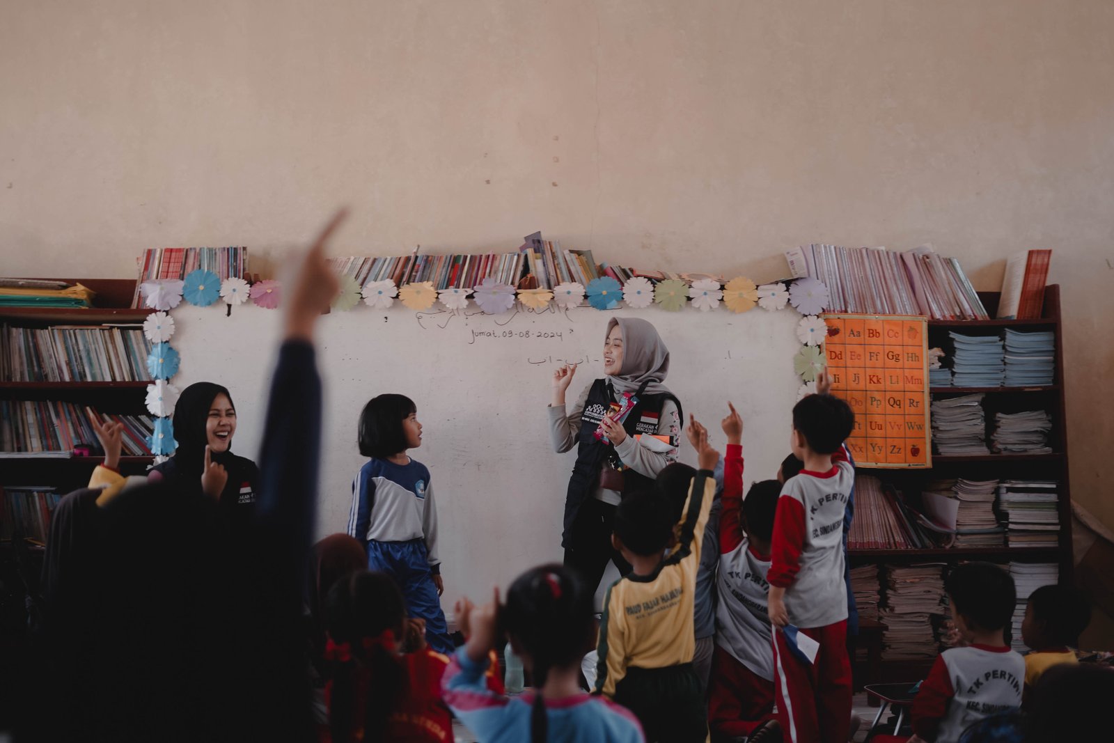 Latar Belakang - Gerakan Mengajar Desa